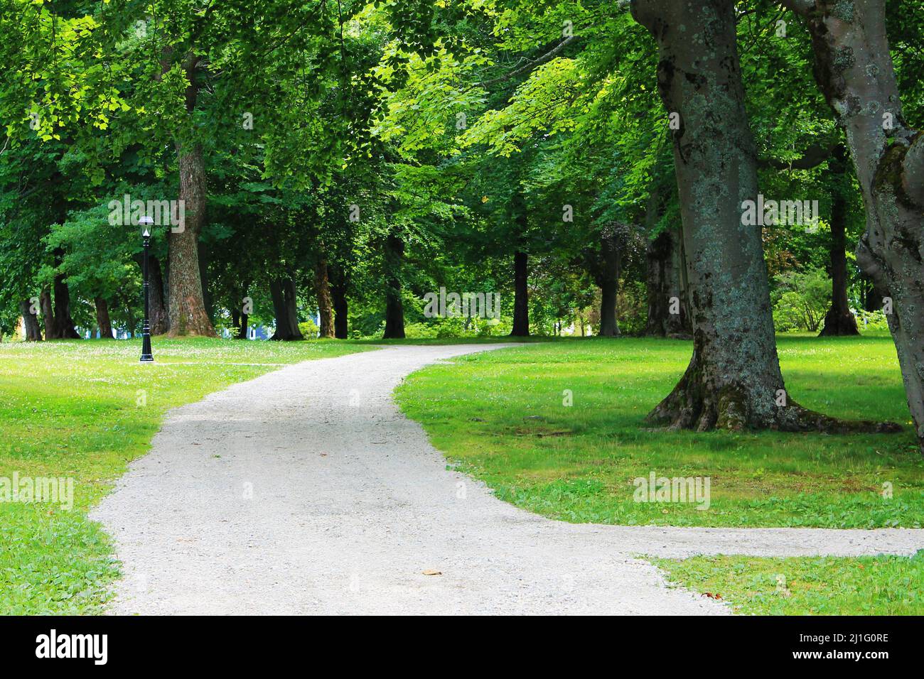Gravel footpath hi-res stock photography and images - Alamy