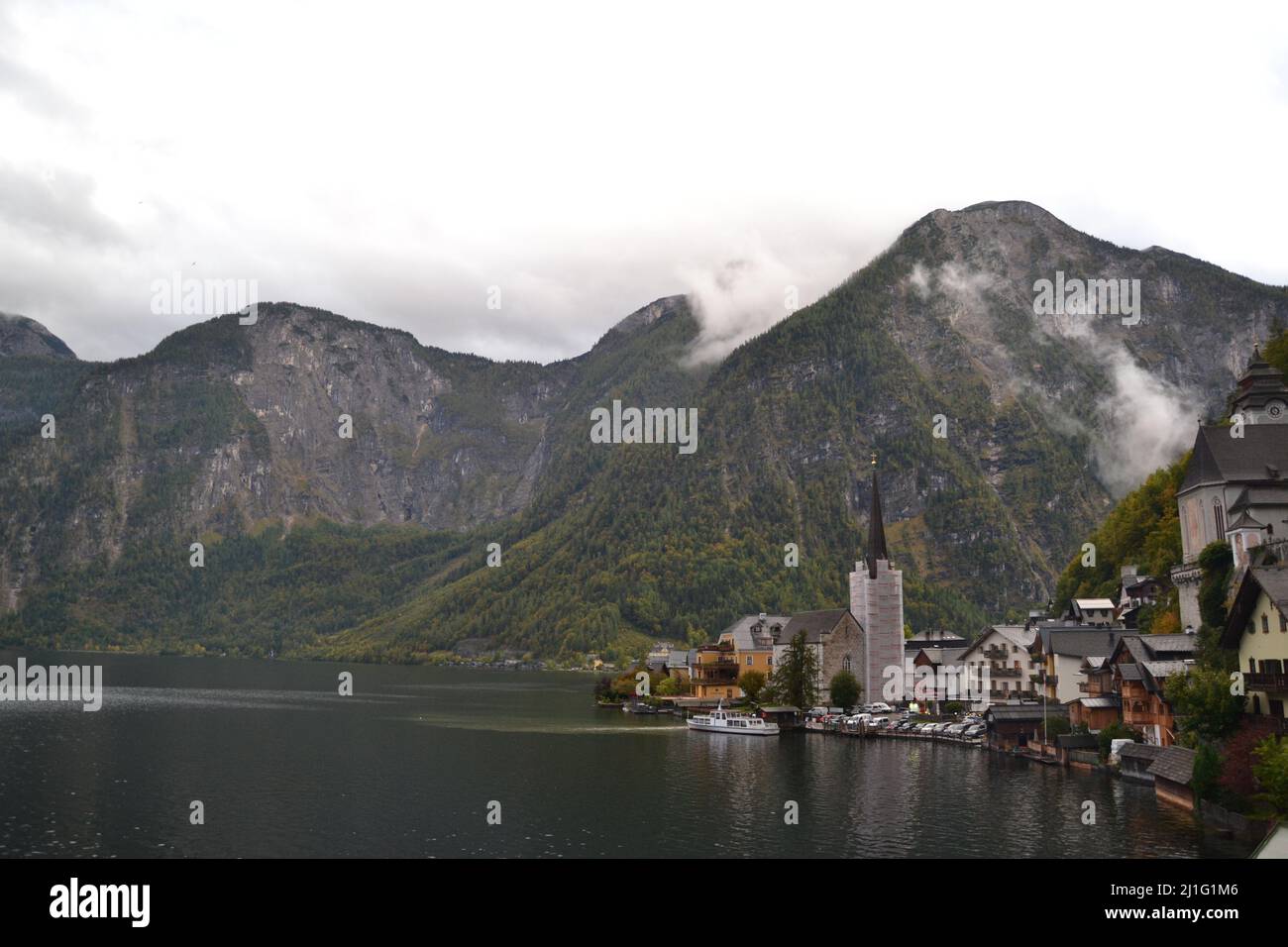 Peaceful scene hallstatt viewpoint hi-res stock photography and images ...