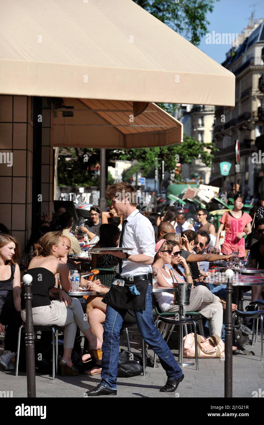 Parisian Café Terrace in Summer - Paris - France Stock Photo - Alamy