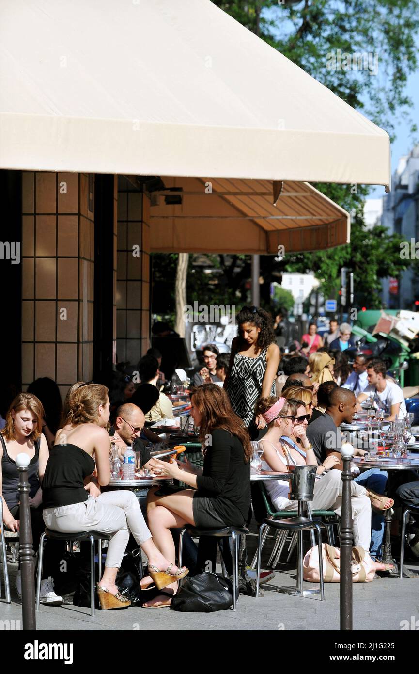 Parisian Café Terrace in Summer - Paris - France Stock Photo - Alamy