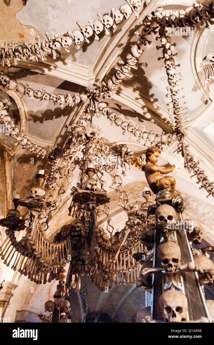 Skull garlands and bone chandelier at the Sedlec Ossuary in Kutná Hora ...