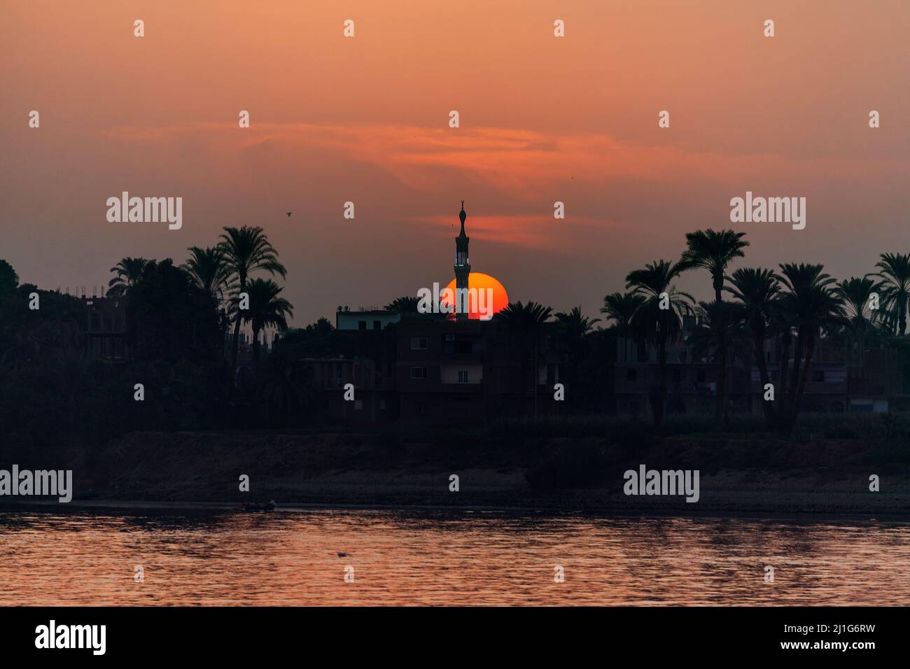 Atmospheric sunset behind trees hi-res stock photography and images - Alamy