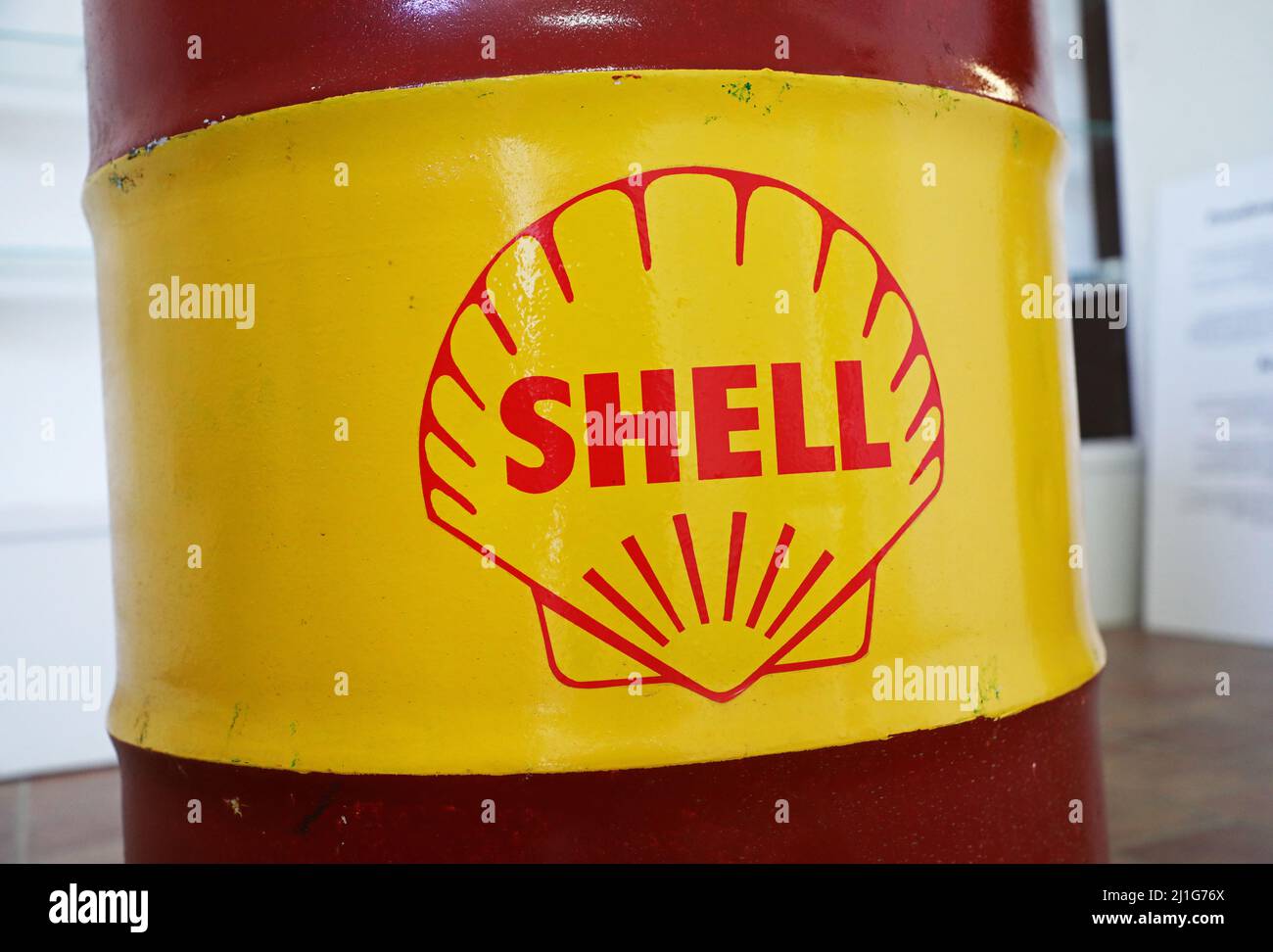 Shell plc logo hi-res stock photography and images - Alamy