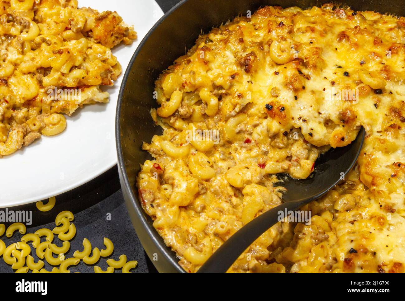 Dishing out food hi-res stock photography and images - Alamy