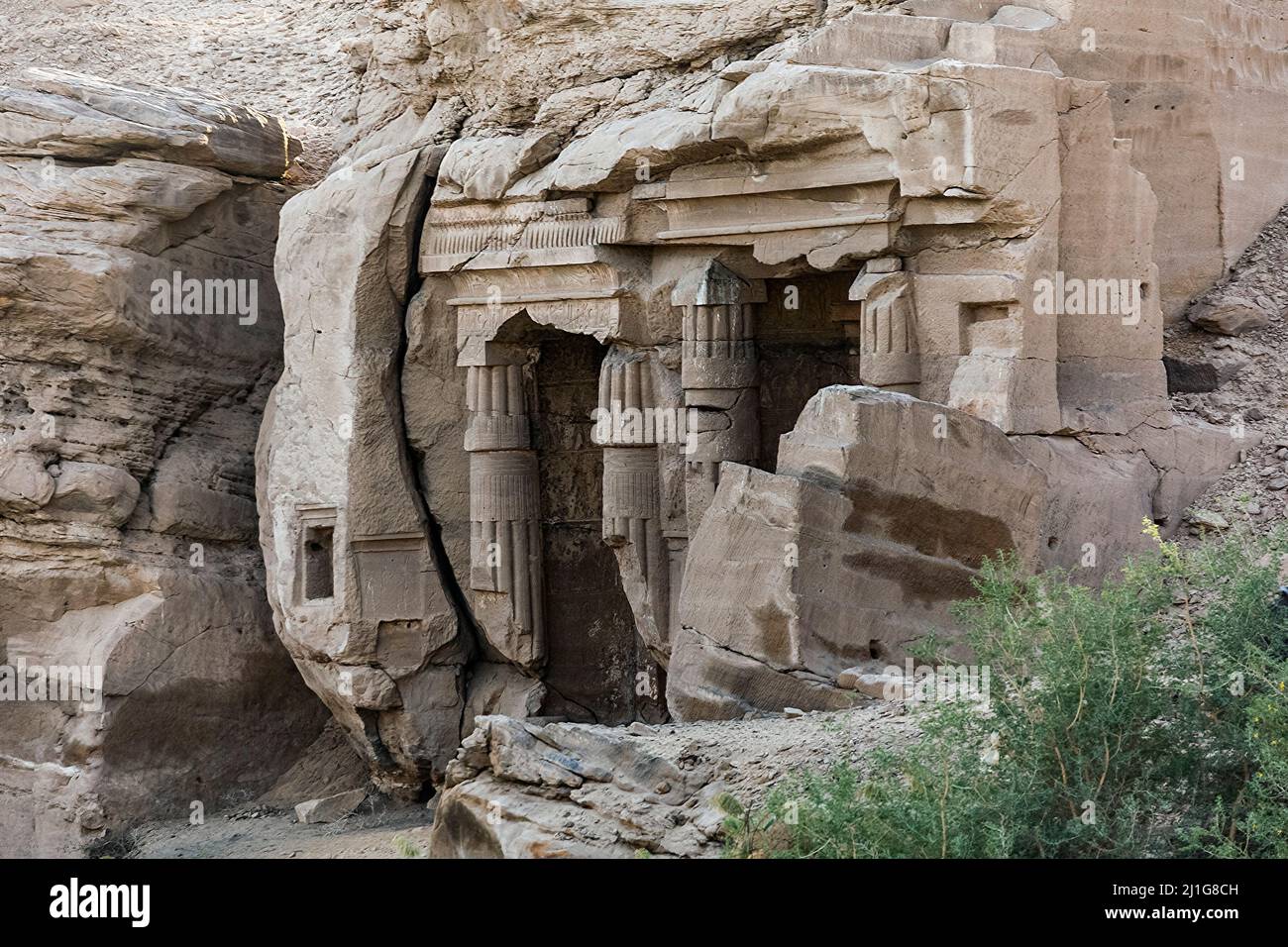 Carved shrines hi-res stock photography and images - Alamy
