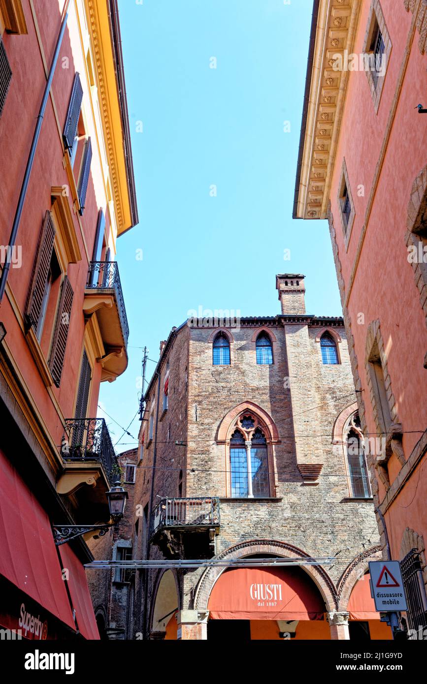 Bologna old town. View of a street scene in the old town (Centro ...