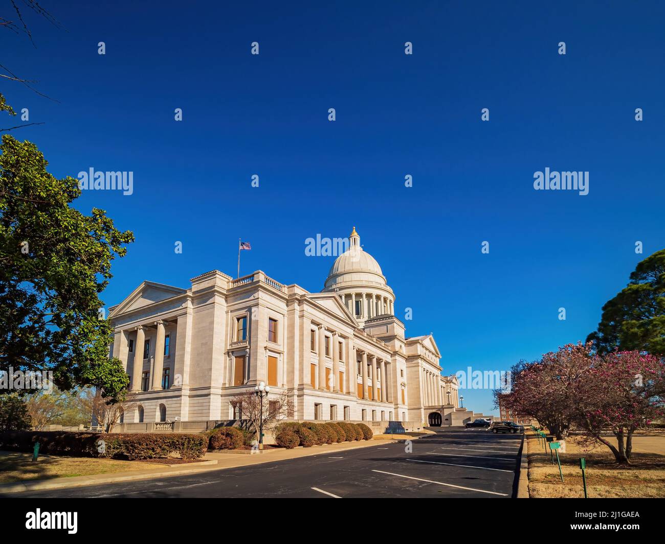 Sunny view of the State Capitol building at Arkansas Stock Photo - Alamy