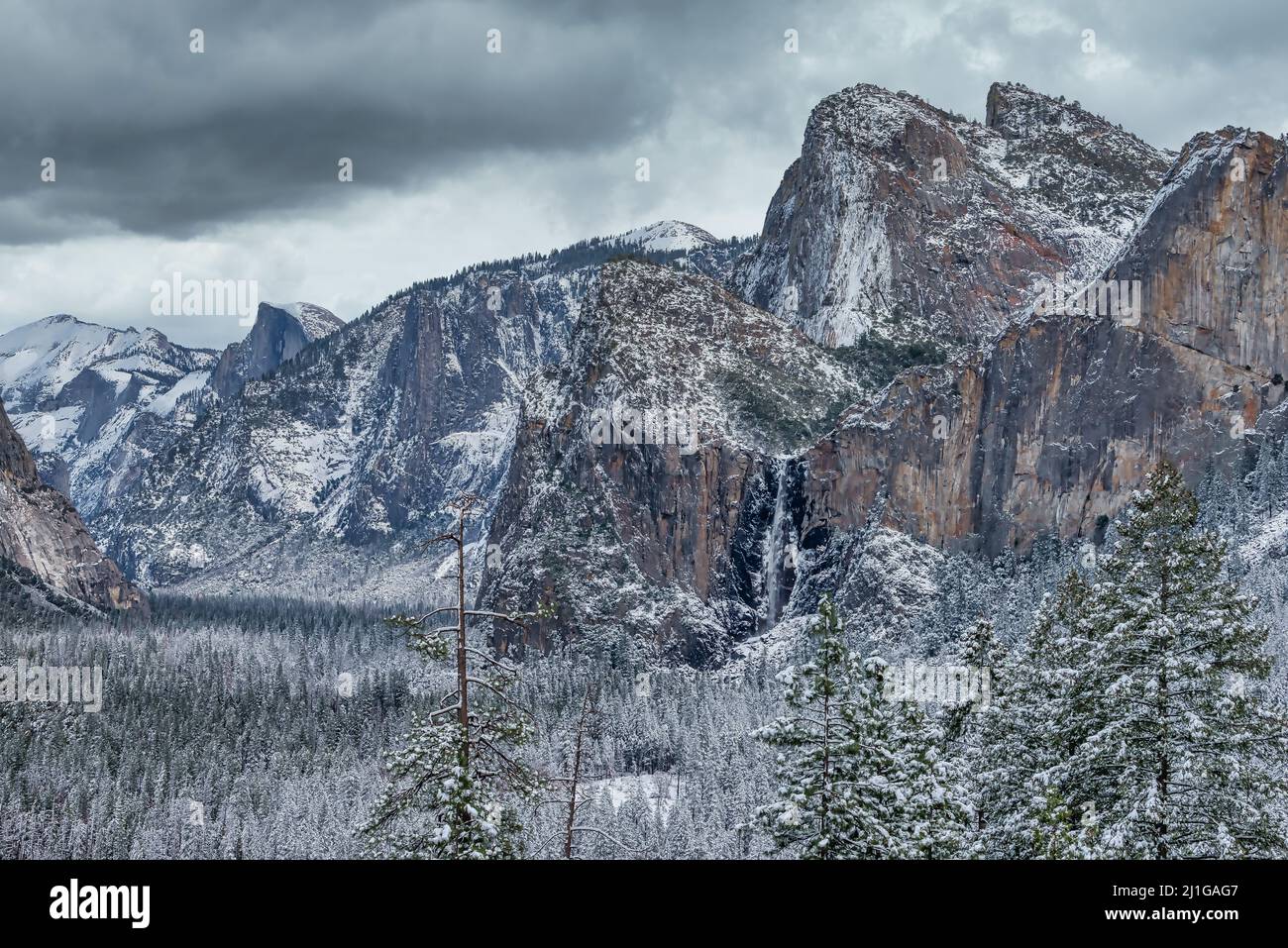 Yosemite Valley view in winter after a snow storm, Yosemite National ...