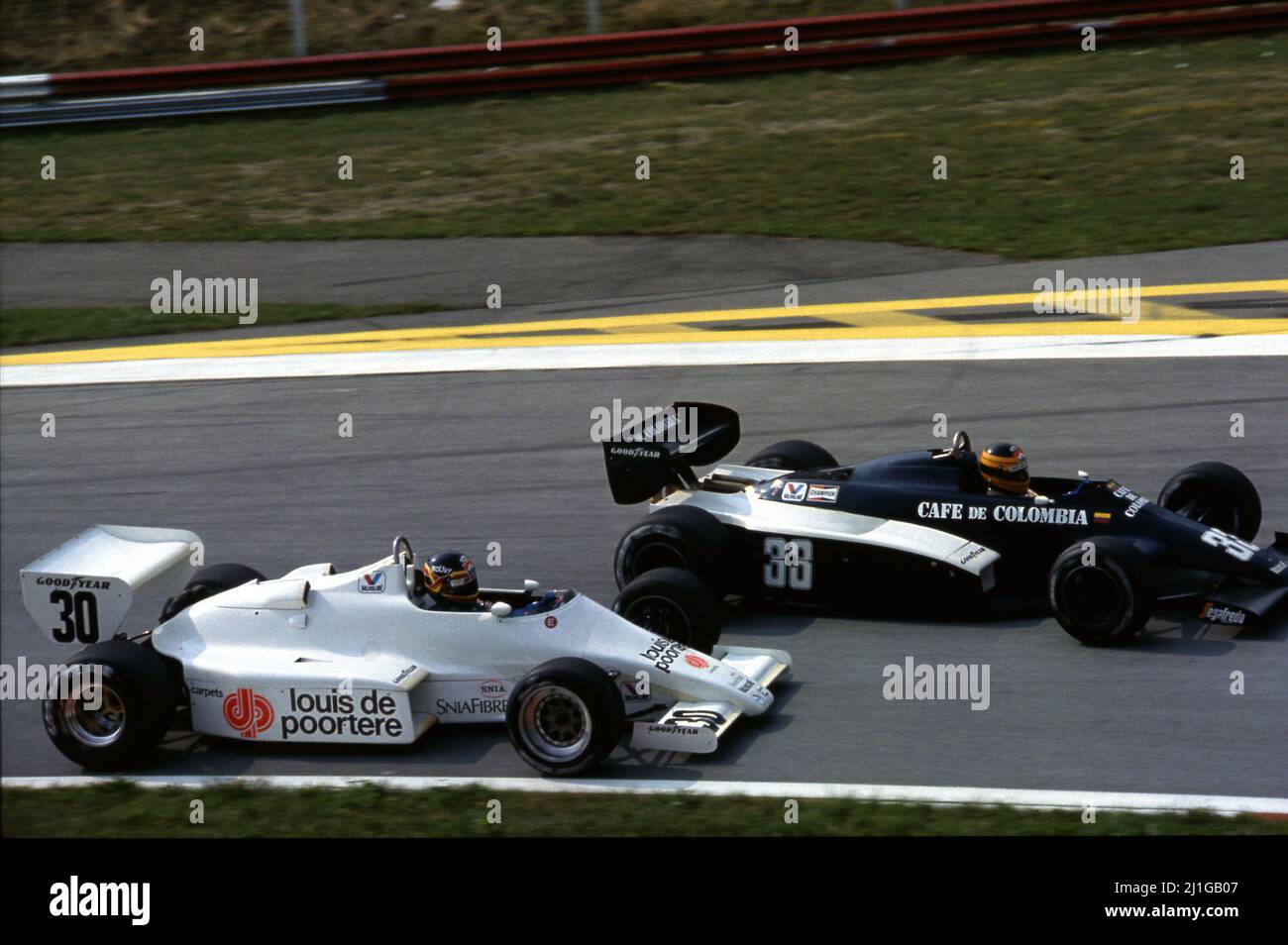 Thierry Boutsen (BEL) Arrows A6 Ford Cosworth battles with Roberto ...