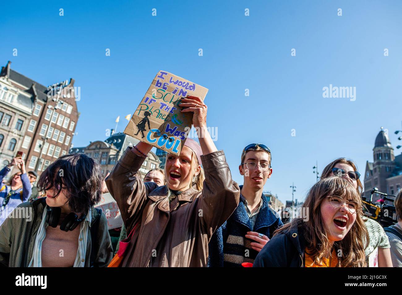 Amsterdam, Netherlands. 25th Mar, 2022. Protesters are seen clapping ...