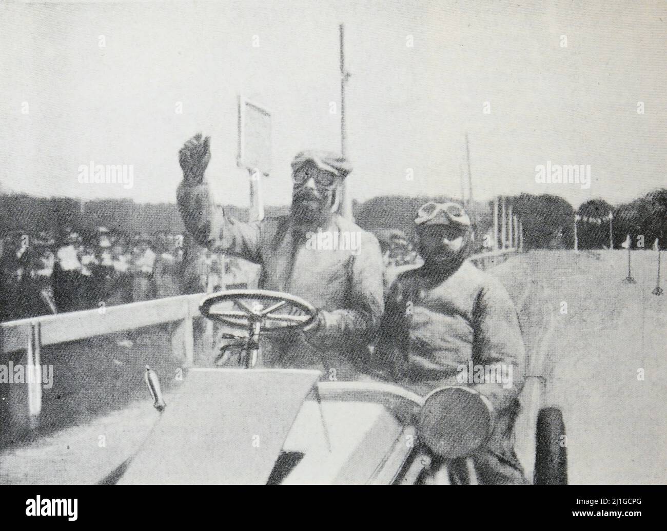 M. Marcel Renault arrivant premier à Vienne sur voiture légère. - eng ...