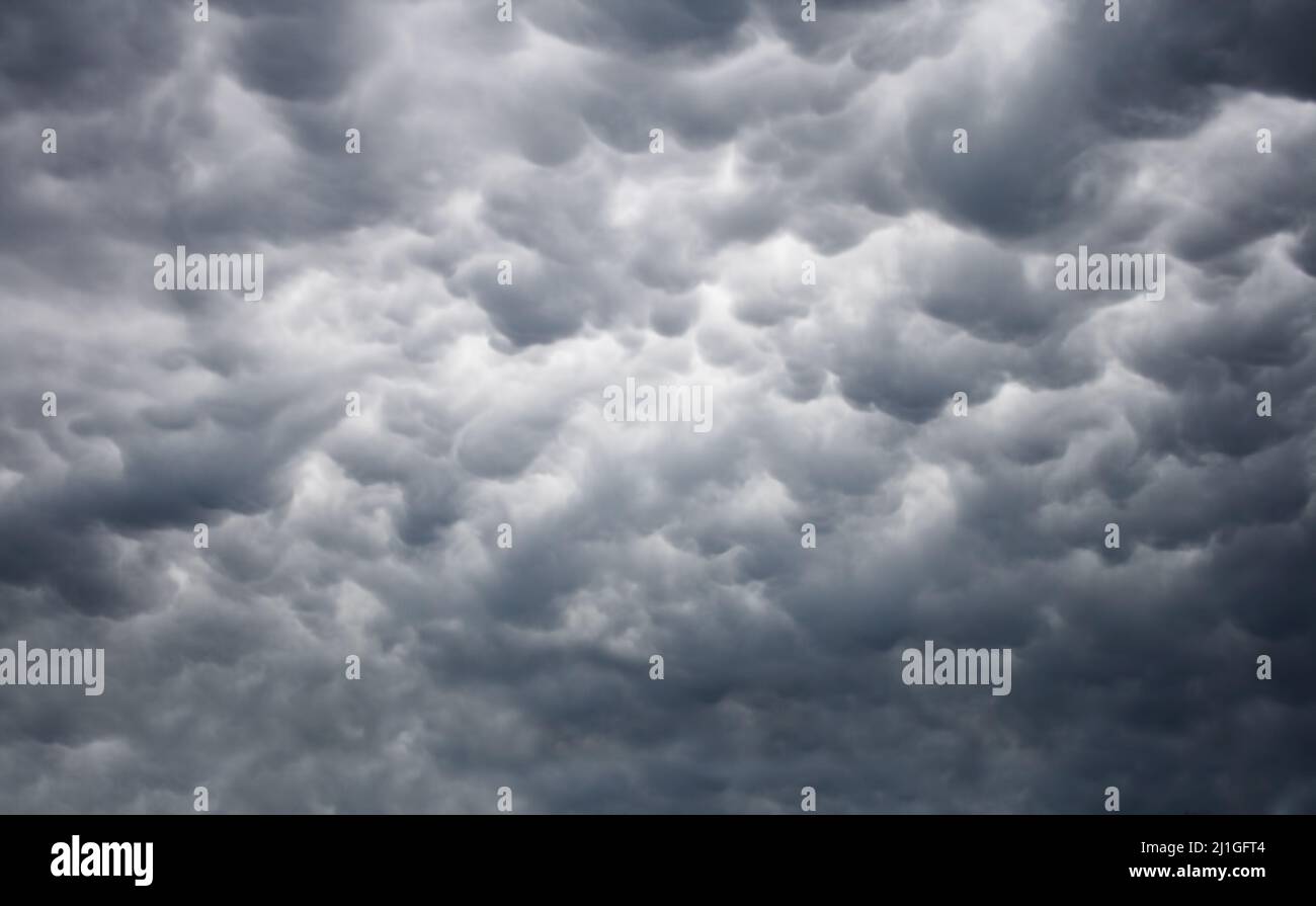 Dramatic overcast sky fantastic hi-res stock photography and images - Alamy