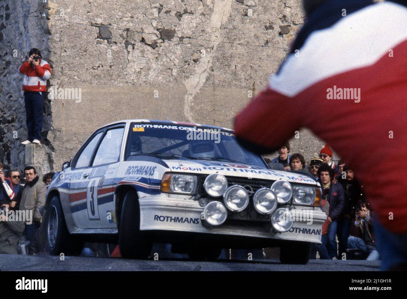Ari Vatanen (FIN) Terry Harryman (GBR) Opel Ascona 400 GrB Rothmans ...
