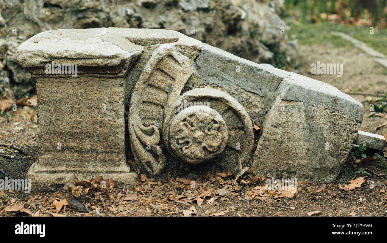 Decorative ruins hi-res stock photography and images - Alamy