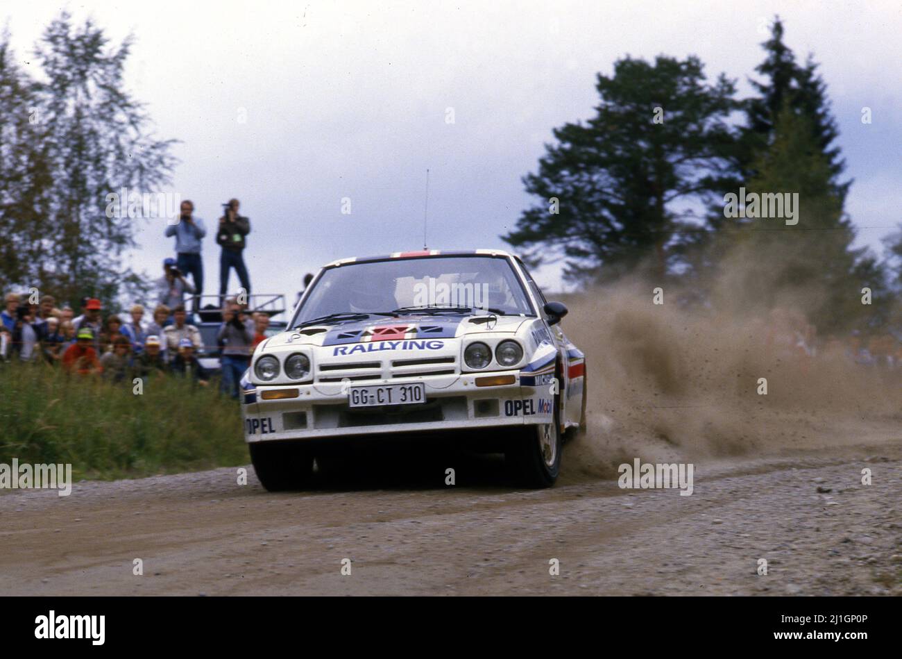 Henri Toivonen (FIN) Fred Gallagher (GBR) Opel Manta 400 GrB Rothmans ...