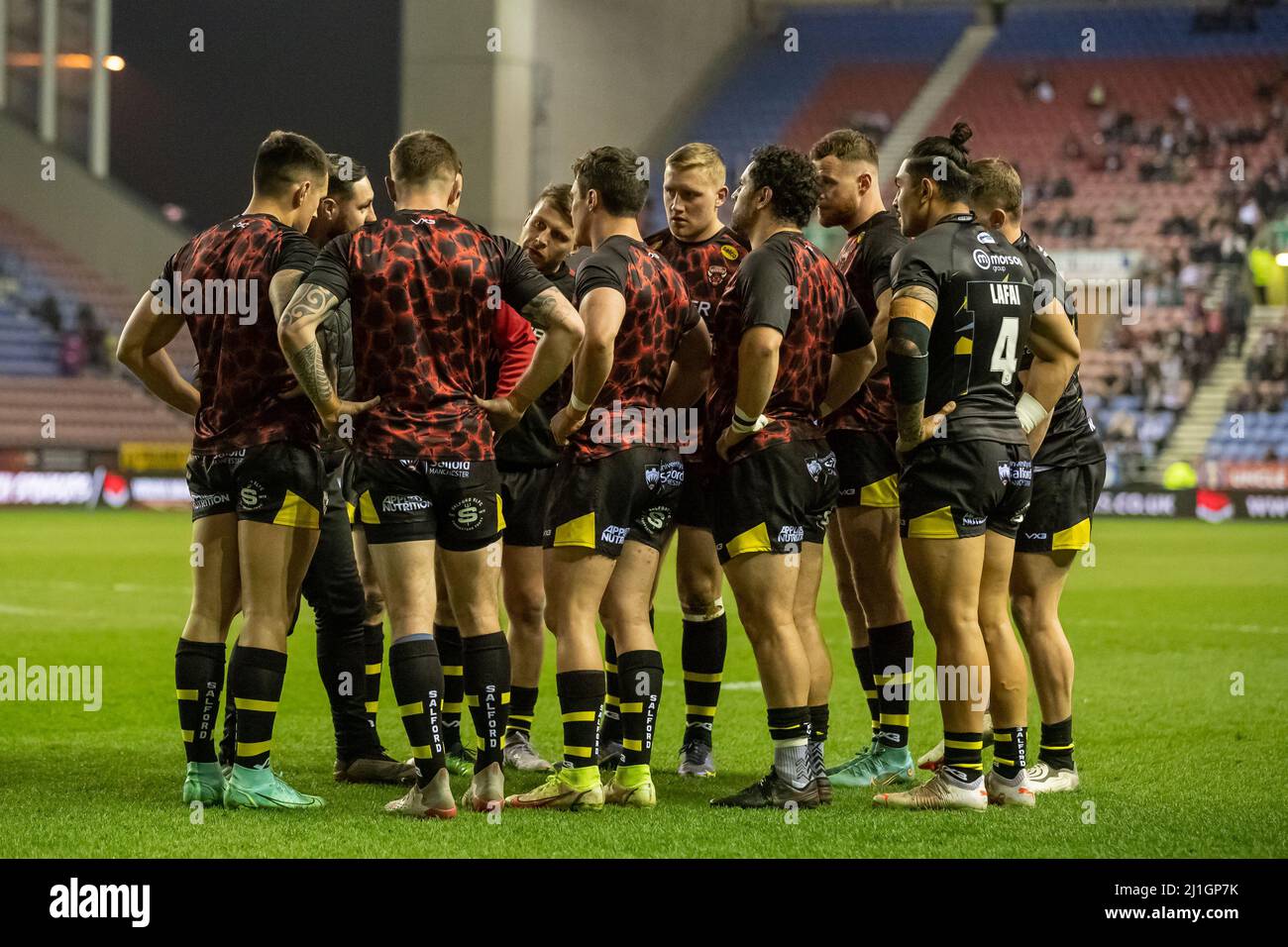 The Salford Red Devils players form a huddle during the warm up Stock ...