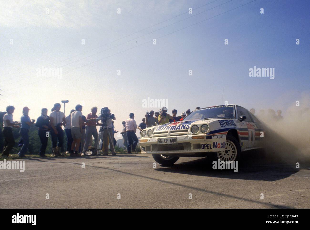 Ari Vatanen (FIN) Terry Harryman (GBR) Opel Manta 400 GrB Rothmans Opel ...