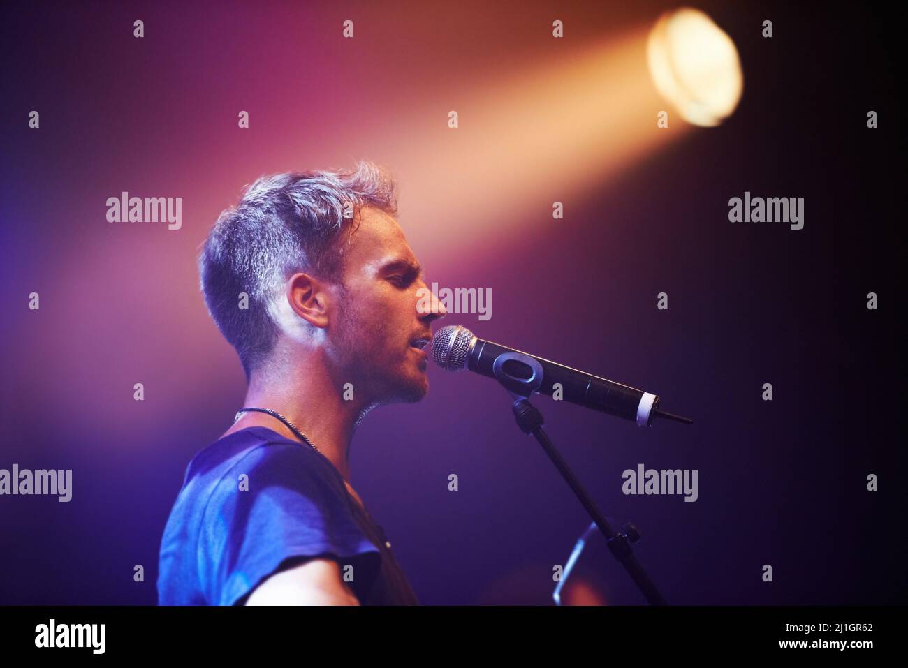 One man band instrument hi-res stock photography and images - Alamy