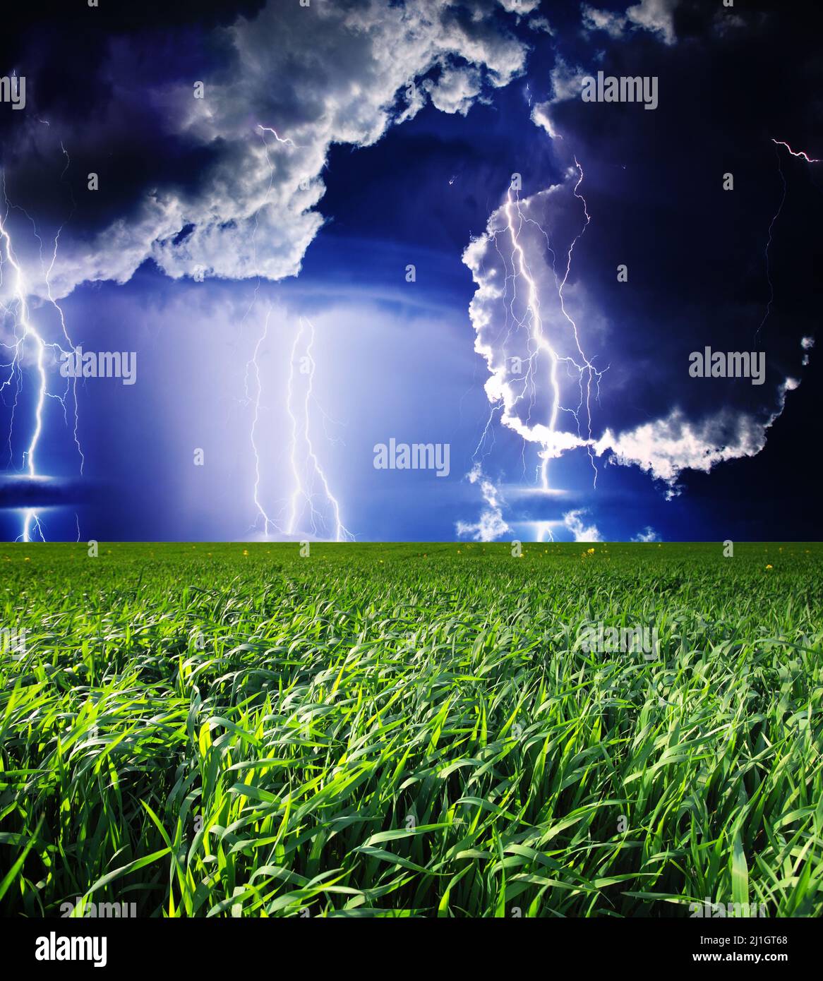 Green lightning hi-res stock photography and images - Alamy