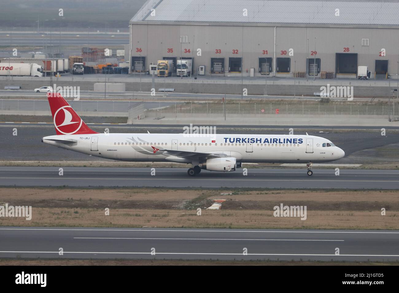 ISTANBUL, TURKEY - SEPTEMBER 15, 2021: Turkish Airlines Airbus 321-231 ...