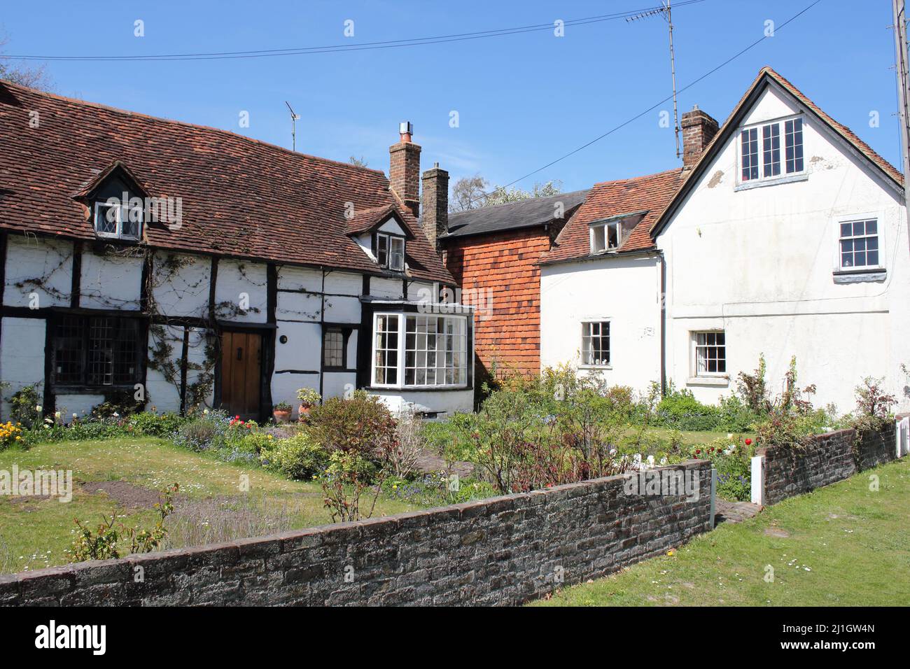 Cottages, Aldbury Village in Spring, Hertfordshire, England, UK Stock ...