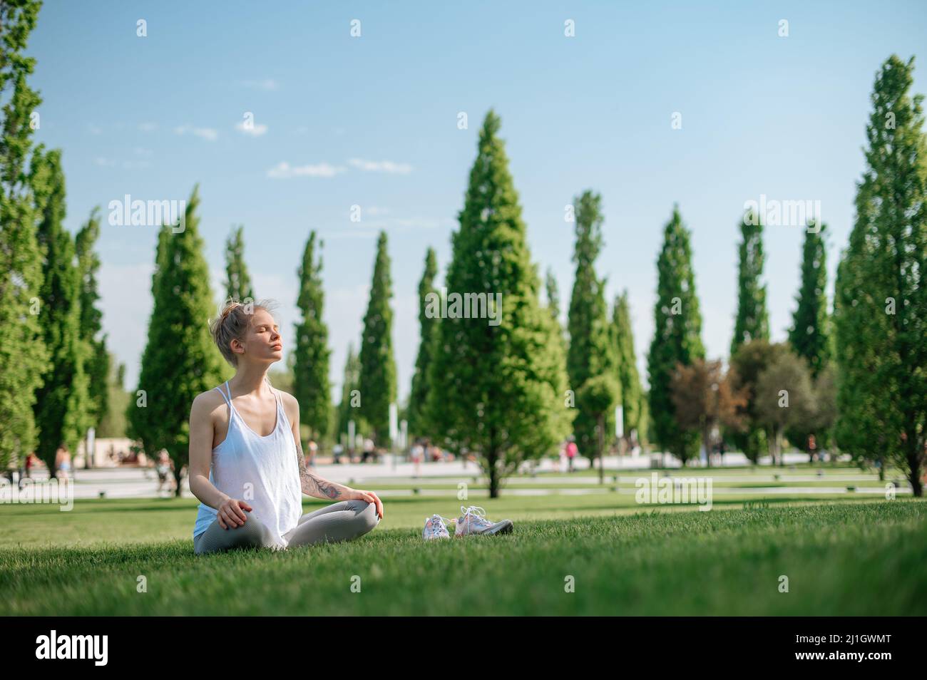 Outdoor meditation hi-res stock photography and images - Alamy