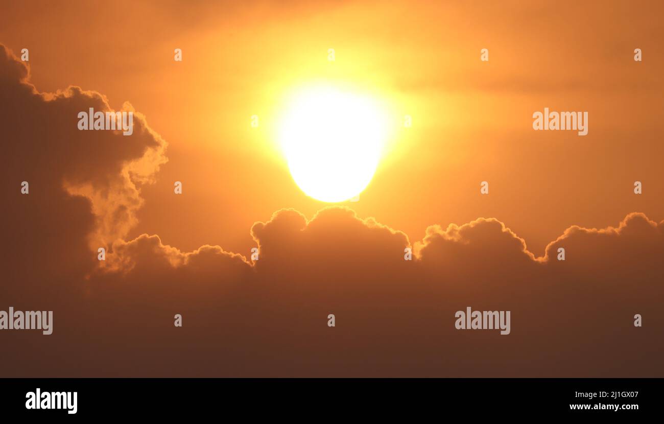 Beautiful Picture of Sunset scene Sun Bouncing Behind Clouds Stock Photo - Alamy