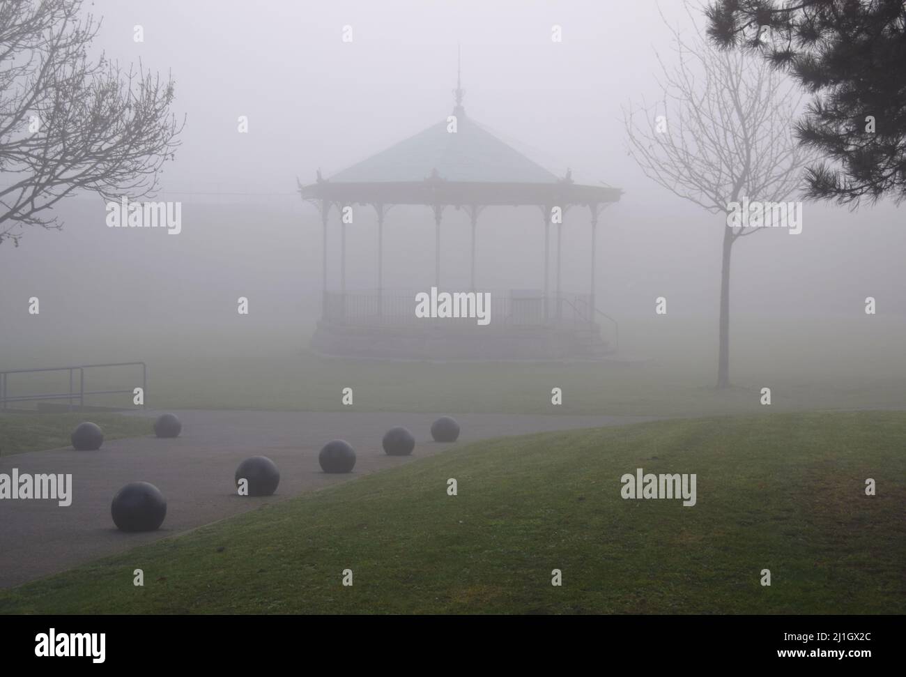 25/03/2022 Gravesend UK The pagoda and ornamental gardens of New Tavern ...