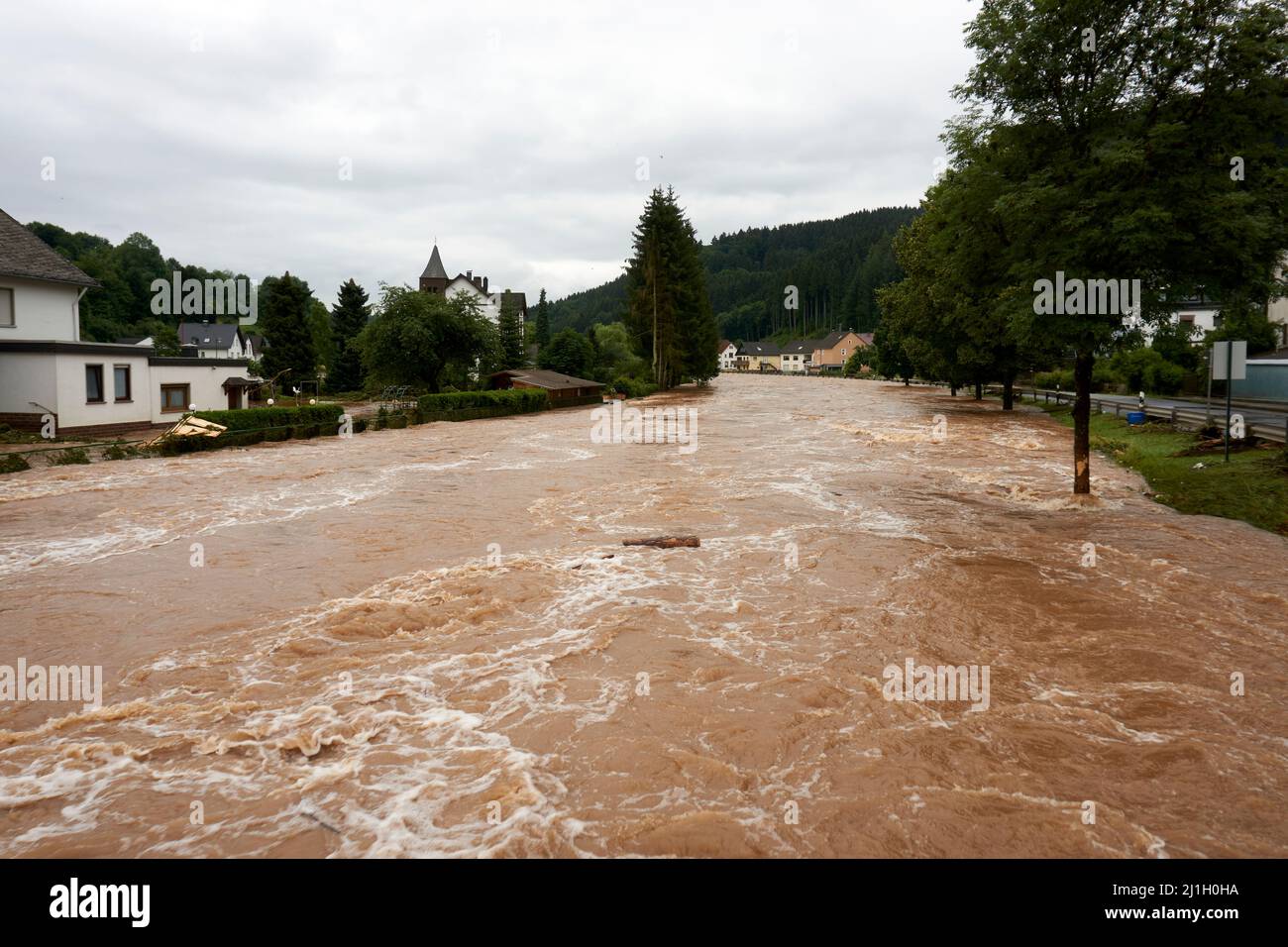 summer flood of the Kyll in Muerlenbach in the Eifel in July 2021 Stock ...