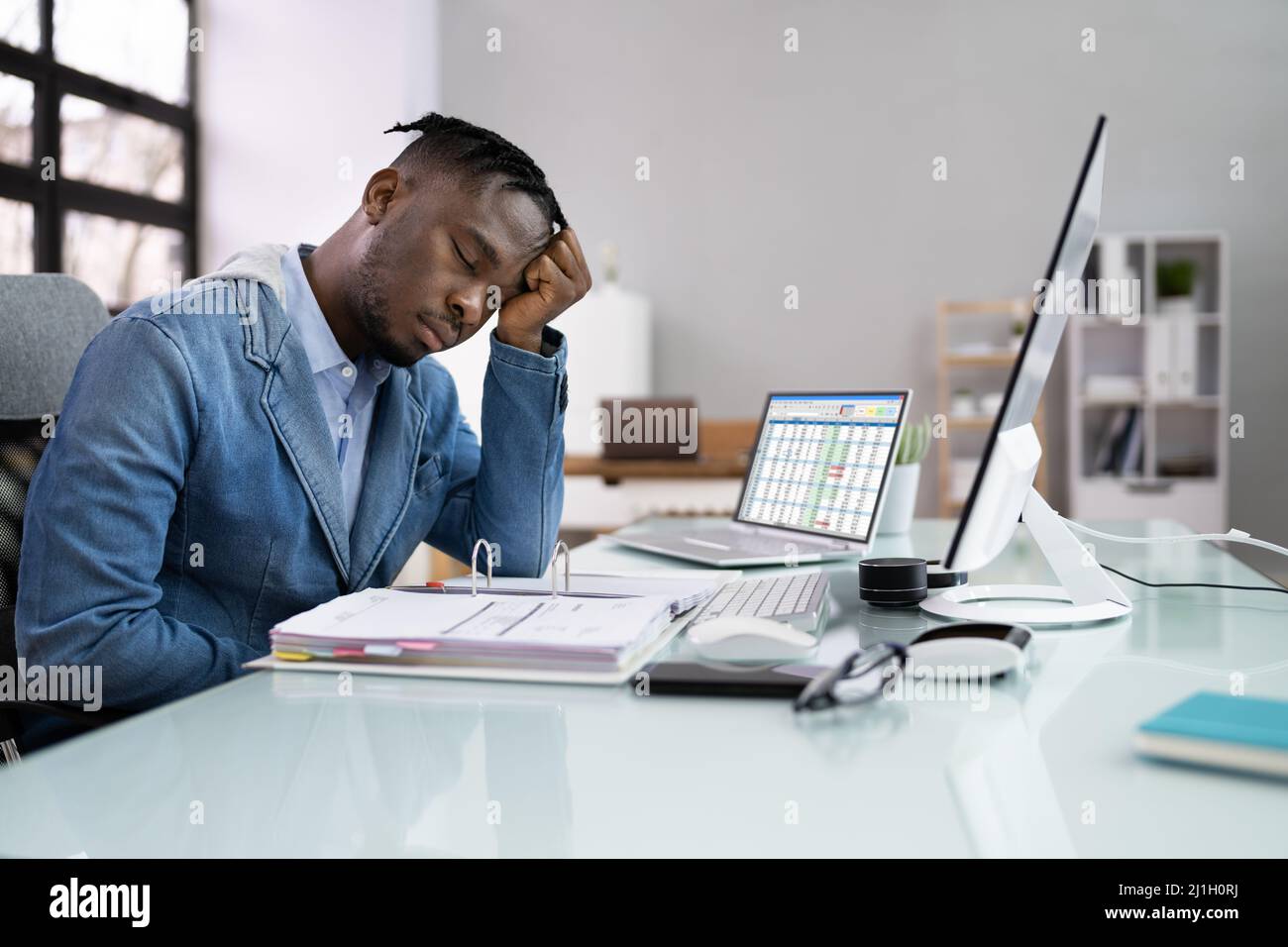Headache tired frustrated man hi-res stock photography and images - Alamy