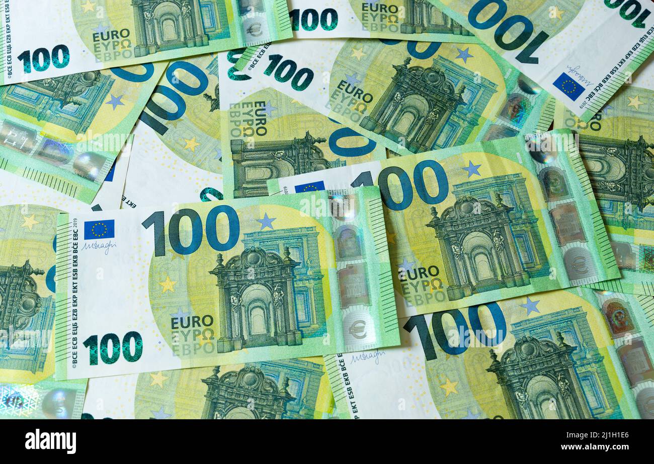 Banknotes of 100 hundred Euros. European currency Stock Photo - Alamy