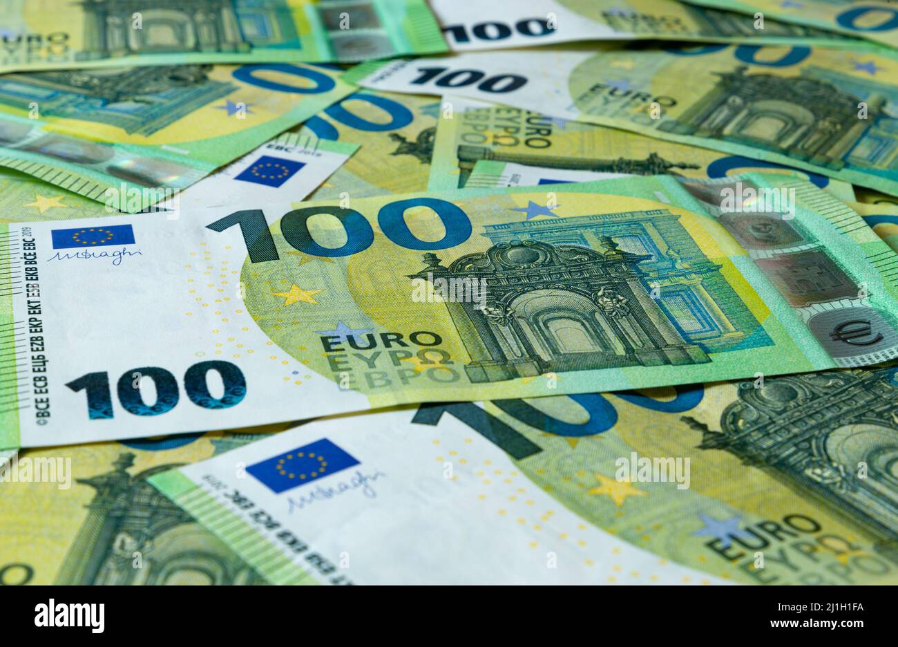 Banknotes of 100 hundred Euros. European currency Stock Photo - Alamy