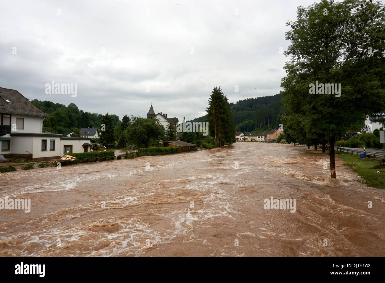 summer flood of the Kyll in Muerlenbach in the Eifel in July 2021 Stock ...