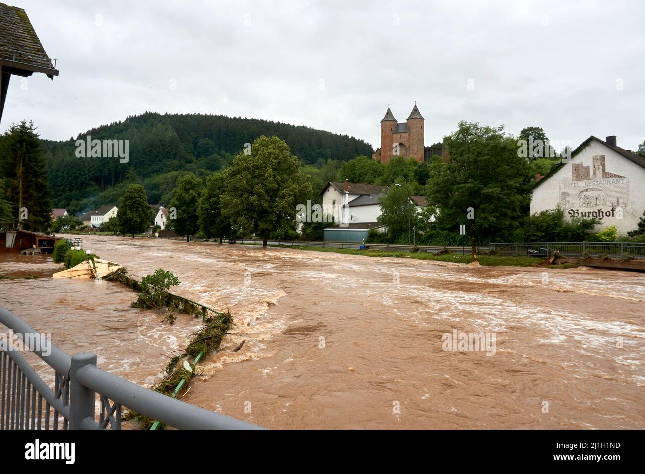 summer flood of the Kyll in Muerlenbach in the Eifel in July 2021 Stock ...