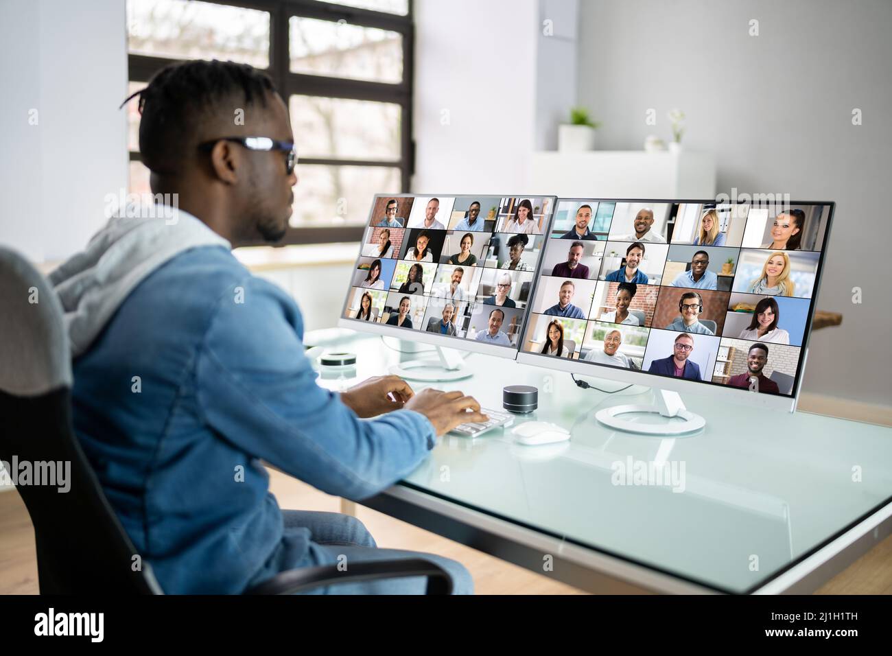 Virtual Video Conference Business Meeting On Computer Stock Photo - Alamy