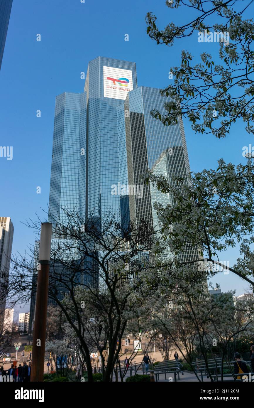 Total energies headquarters hi-res stock photography and images - Alamy
