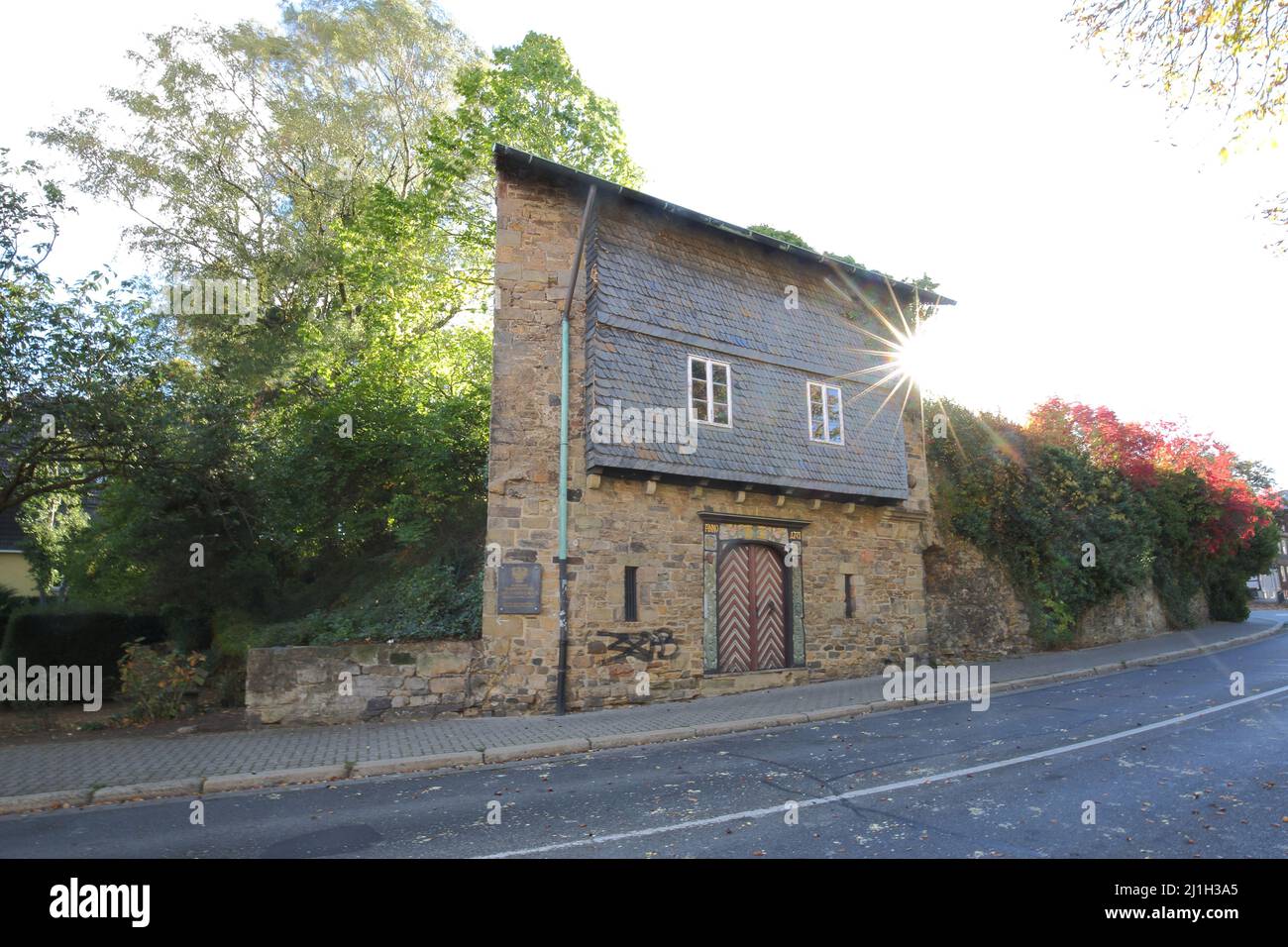 Flank wall hi-res stock photography and images - Alamy