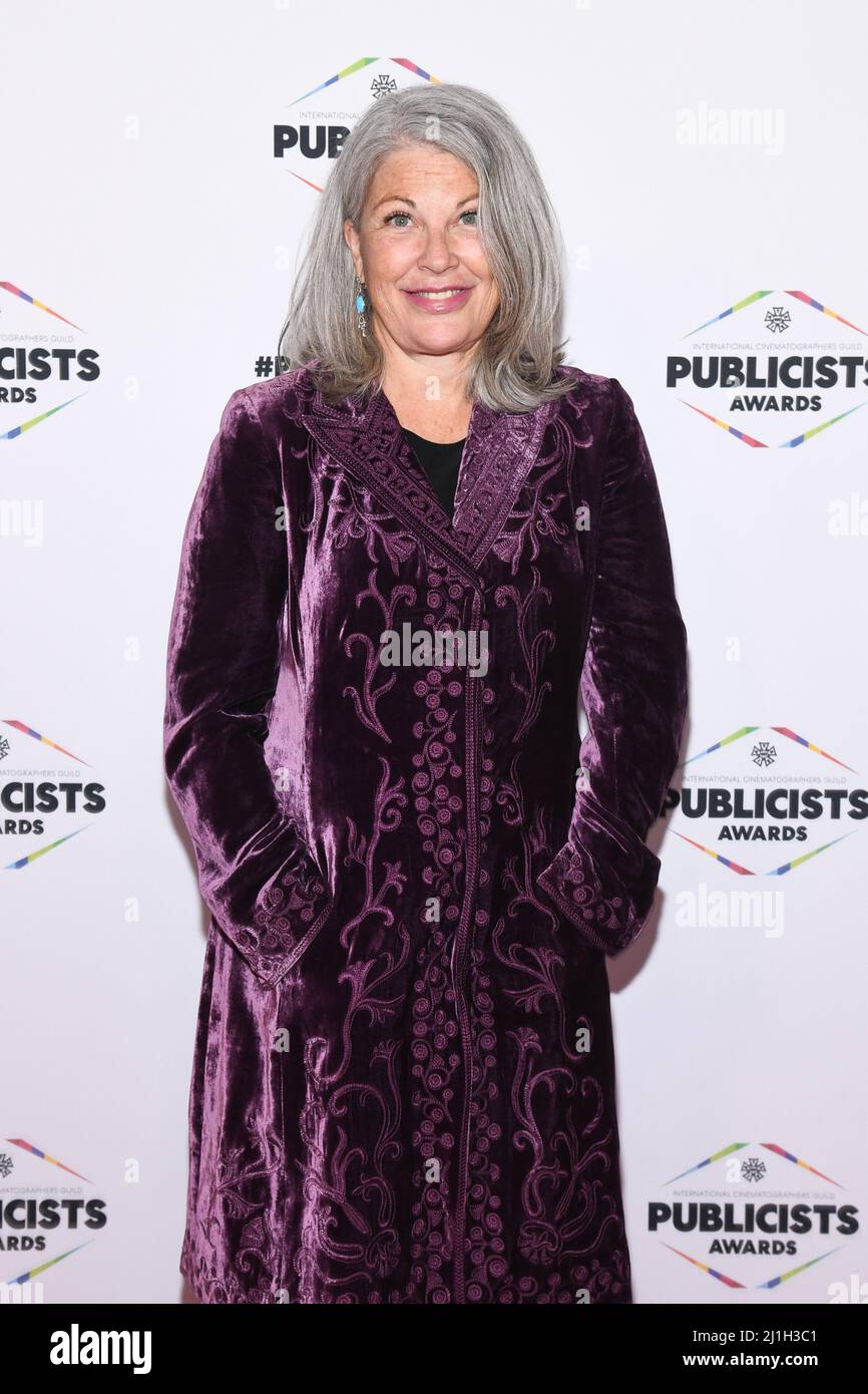 California, USA. 25th Mar, 2022. Rebecca Rhine walking on the red ...