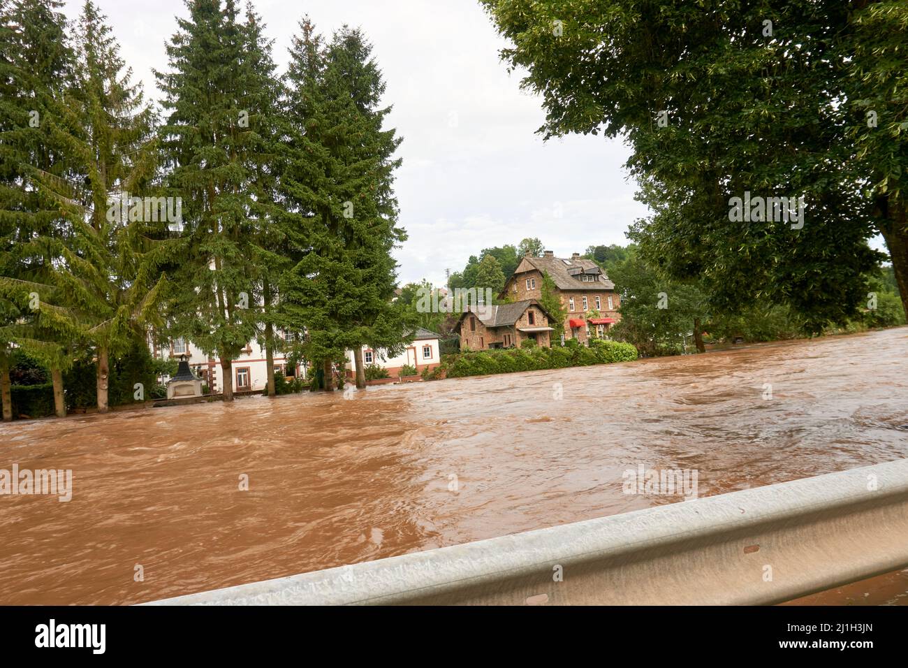 summer flood of the Kyll in Muerlenbach in the Eifel in July 2021 Stock ...