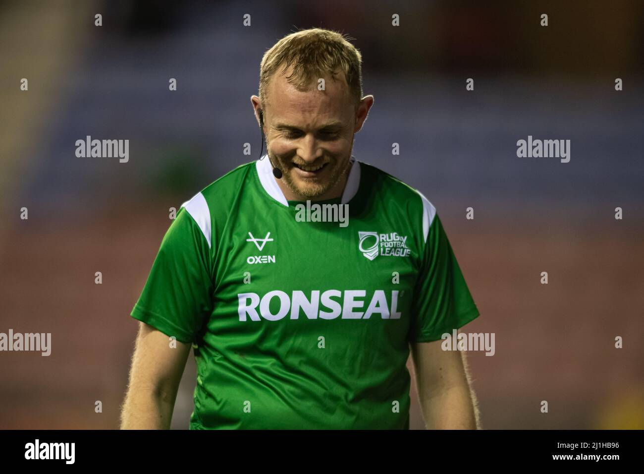 Referee Robert Hicks in action during the game Stock Photo - Alamy