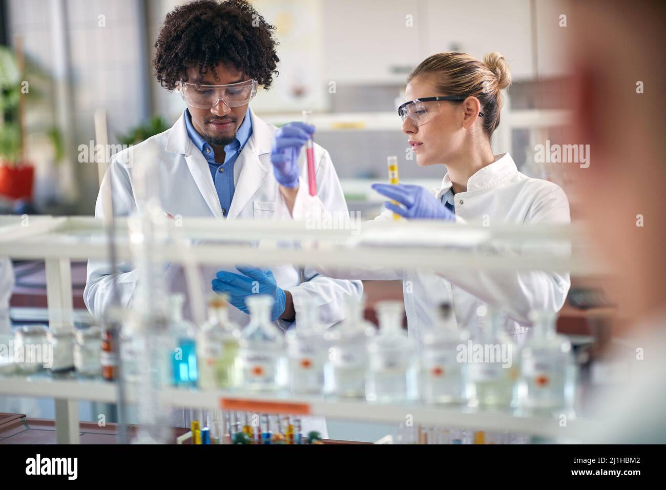 Lab scientists hi-res stock photography and images - Alamy