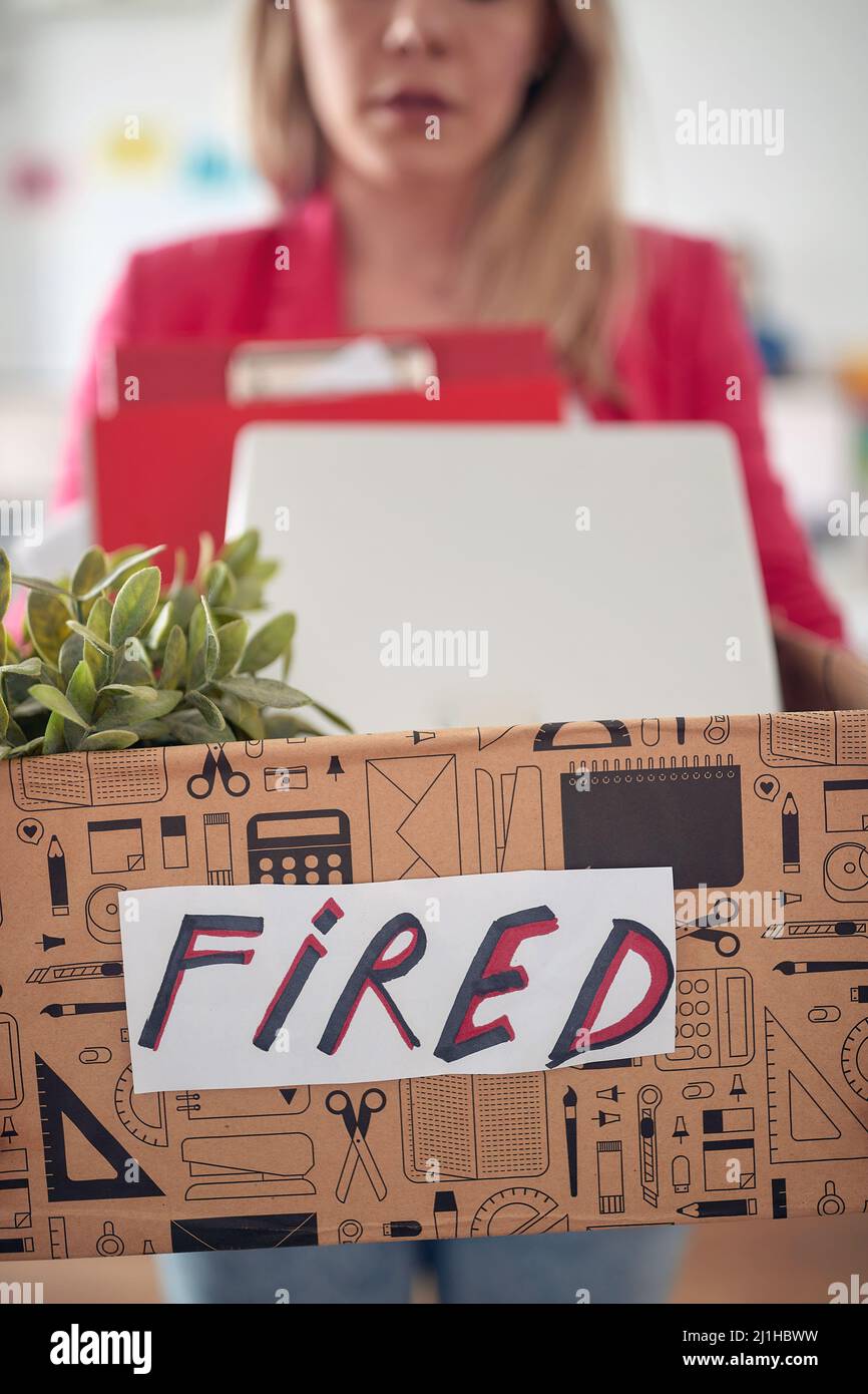 Men office leaving box hi-res stock photography and images - Alamy