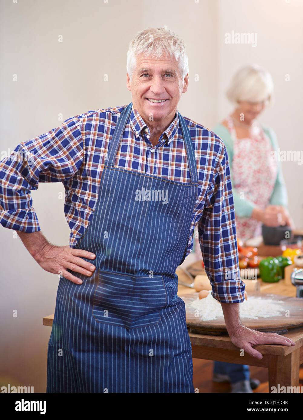 Senior adults standing eating hi-res stock photography and images - Alamy