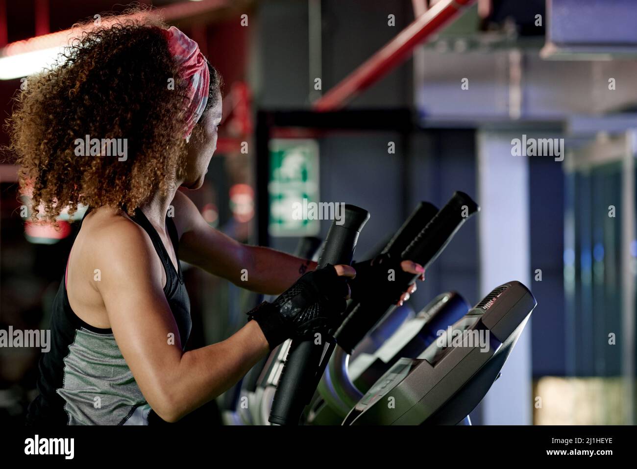 Women gym step hi-res stock photography and images - Alamy