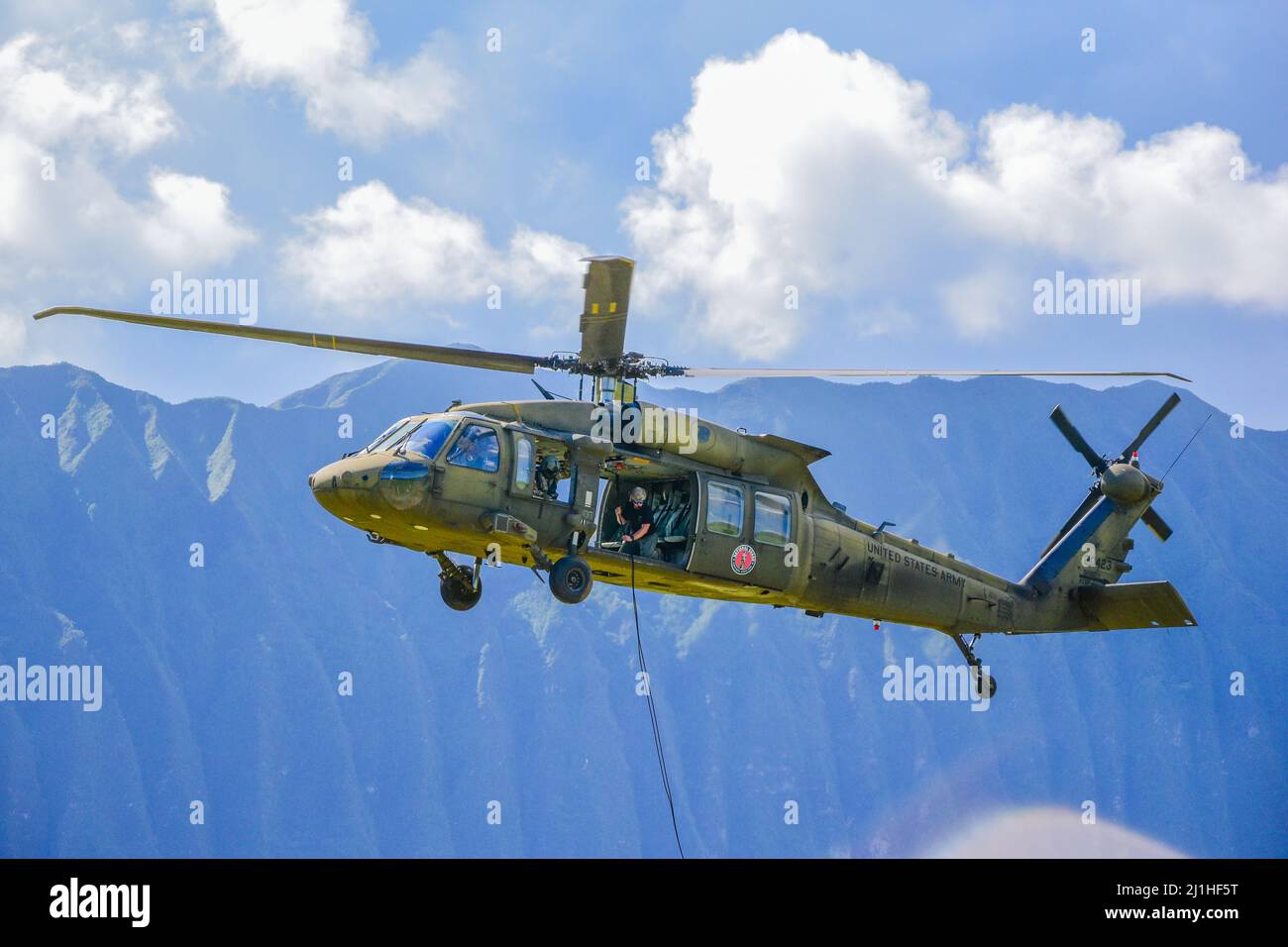Hawaii Army National Guard Soldiers (HIARNG) with medevac units 1st ...