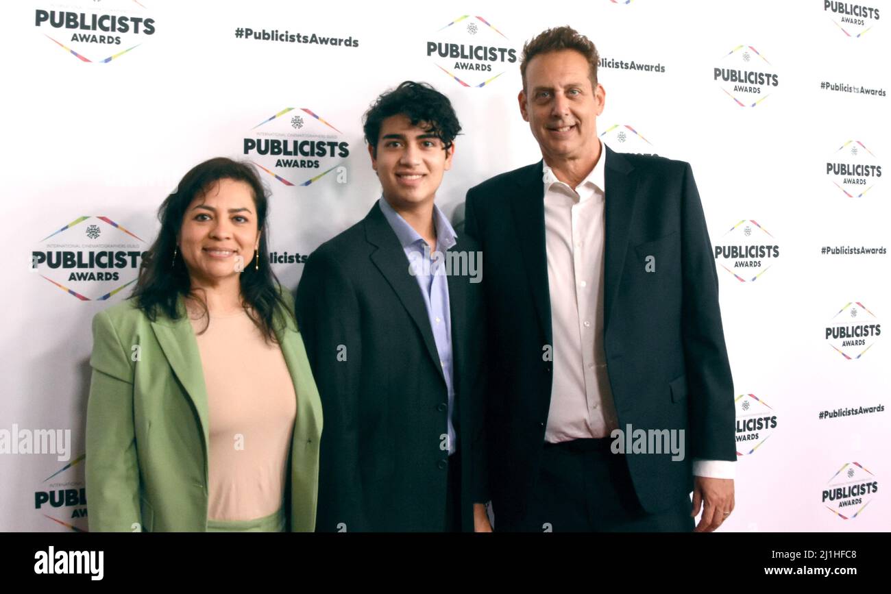Beverly Hills, California, USA 25th March 2022 Adam Weissler and family ...
