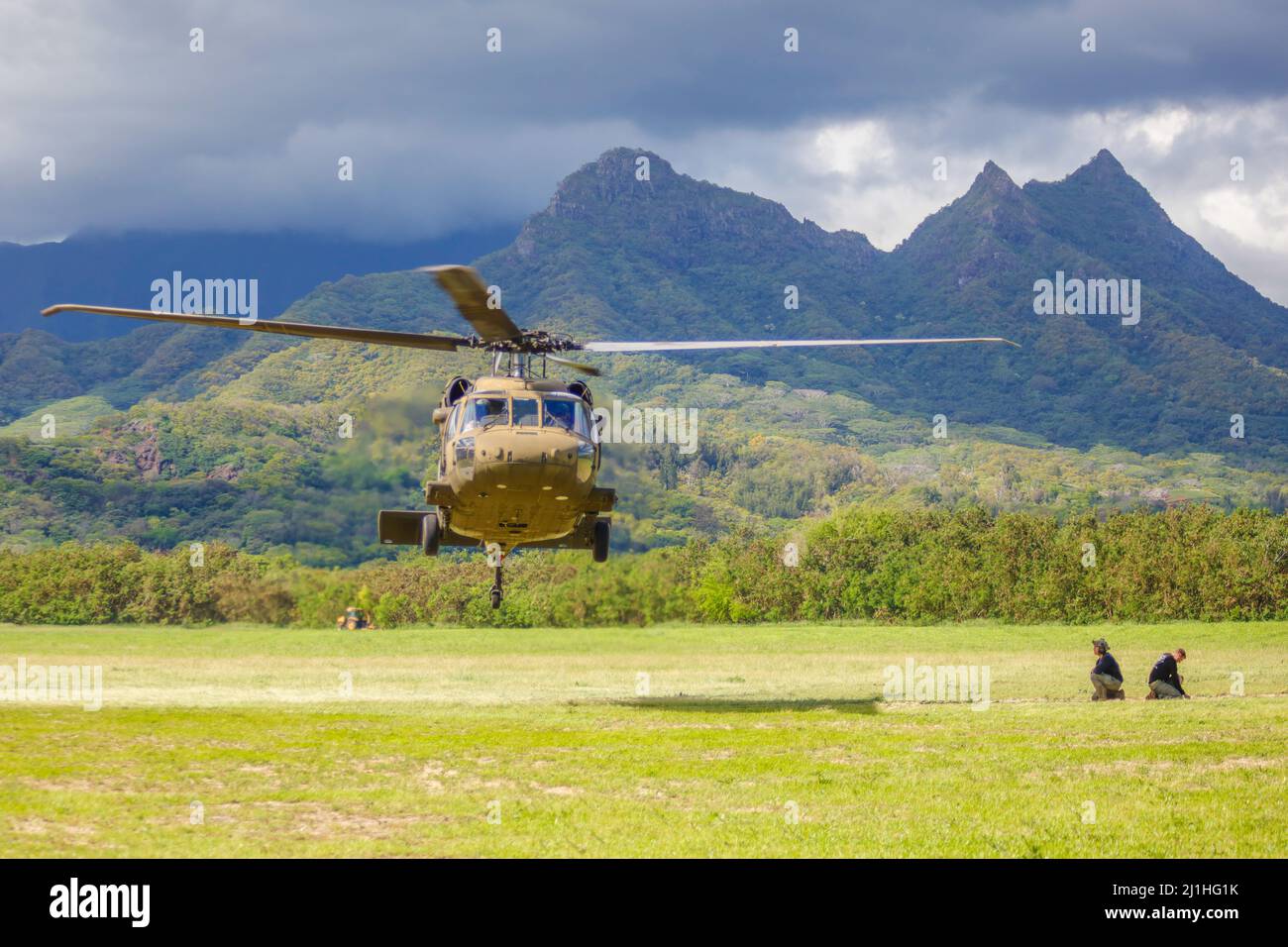 Hawaii Army National Guard Soldiers (HIARNG) with medevac units 1st ...