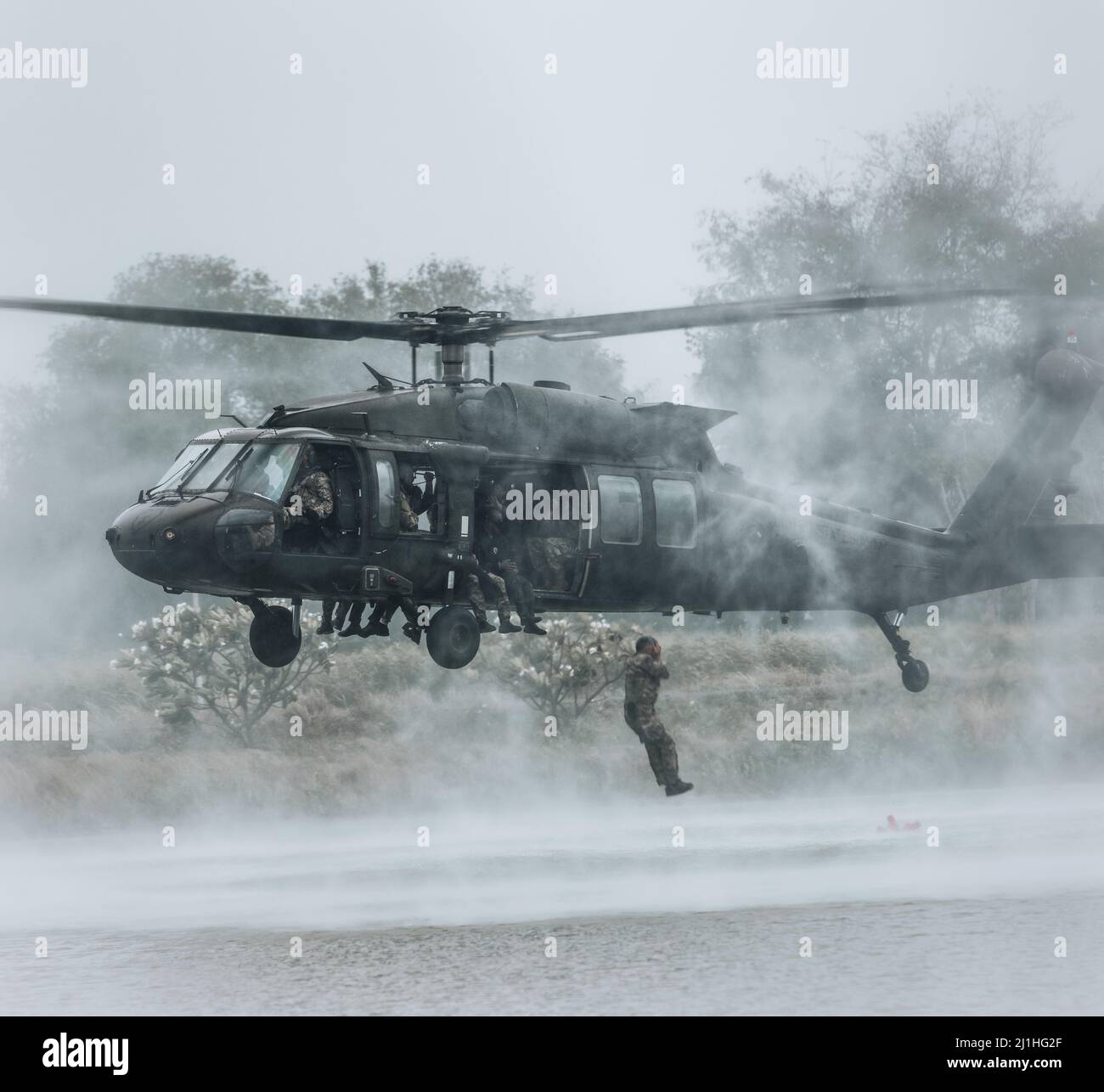 U.S. Army Soldiers, assigned to the 1st Special Forces Group (Airborne ...