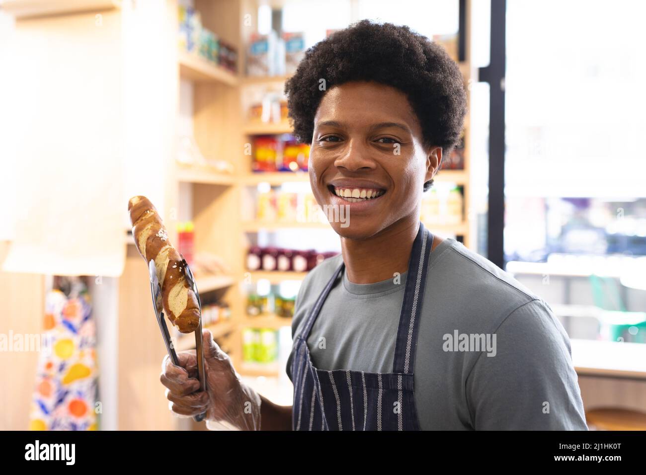 Smiling young african barista hi-res stock photography and images - Alamy