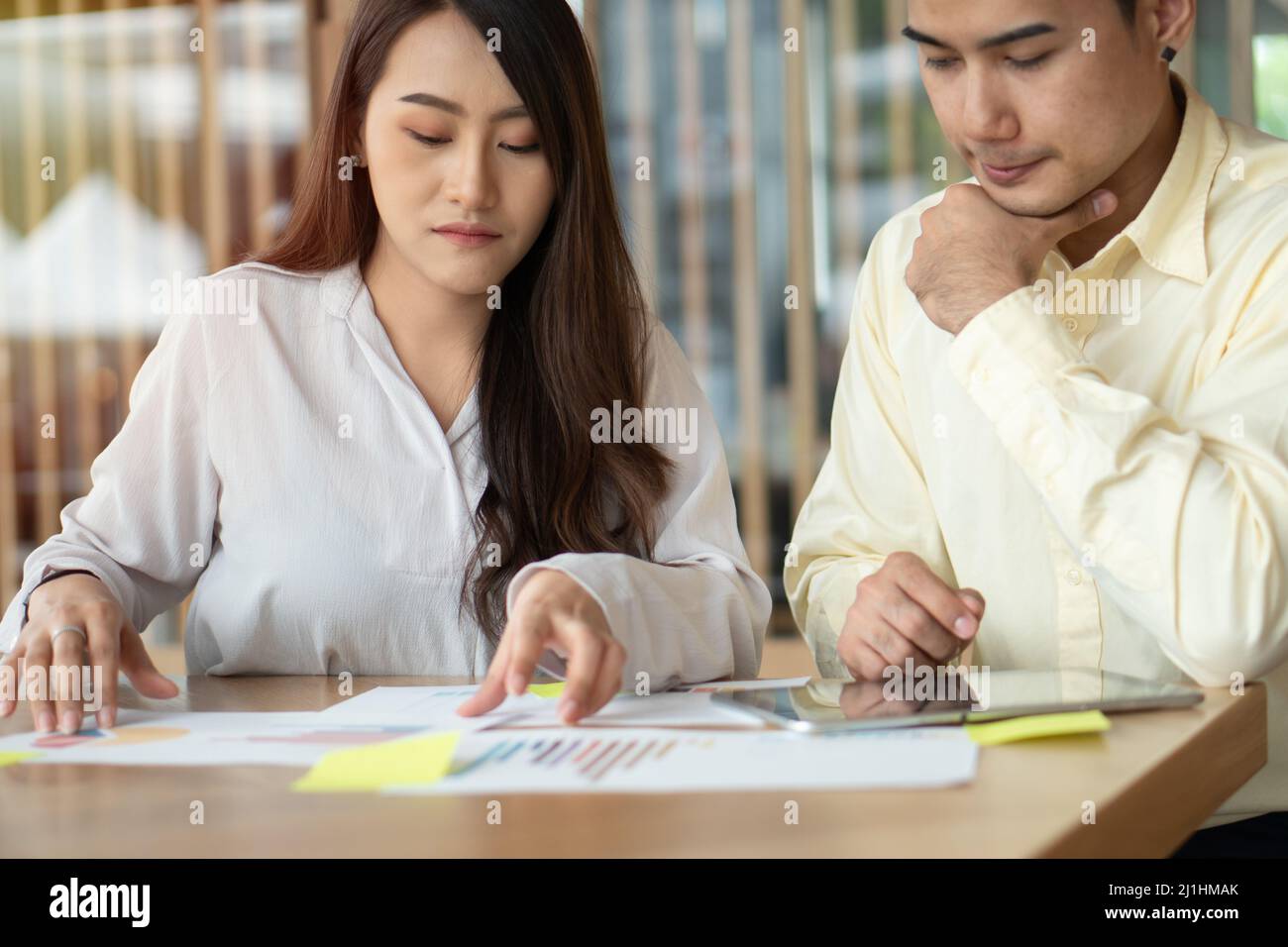 Unhappy Asian couples are calculating income And expenses To cut ...